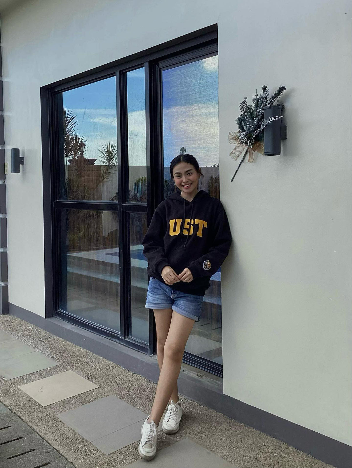 UST Hoodie Black – Campus Thread